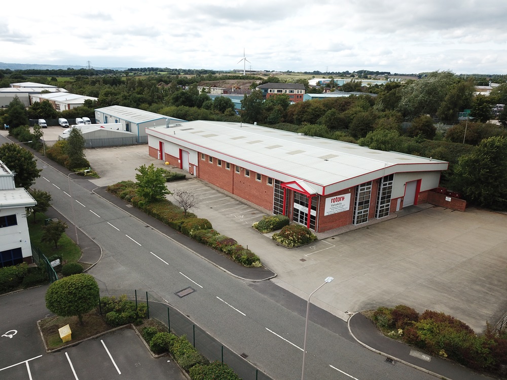 A RARE CHANCE TO BUY! TERRIFIC UNIT AVAILABLE NOW AT J28 M1/A38 - FHP FHP