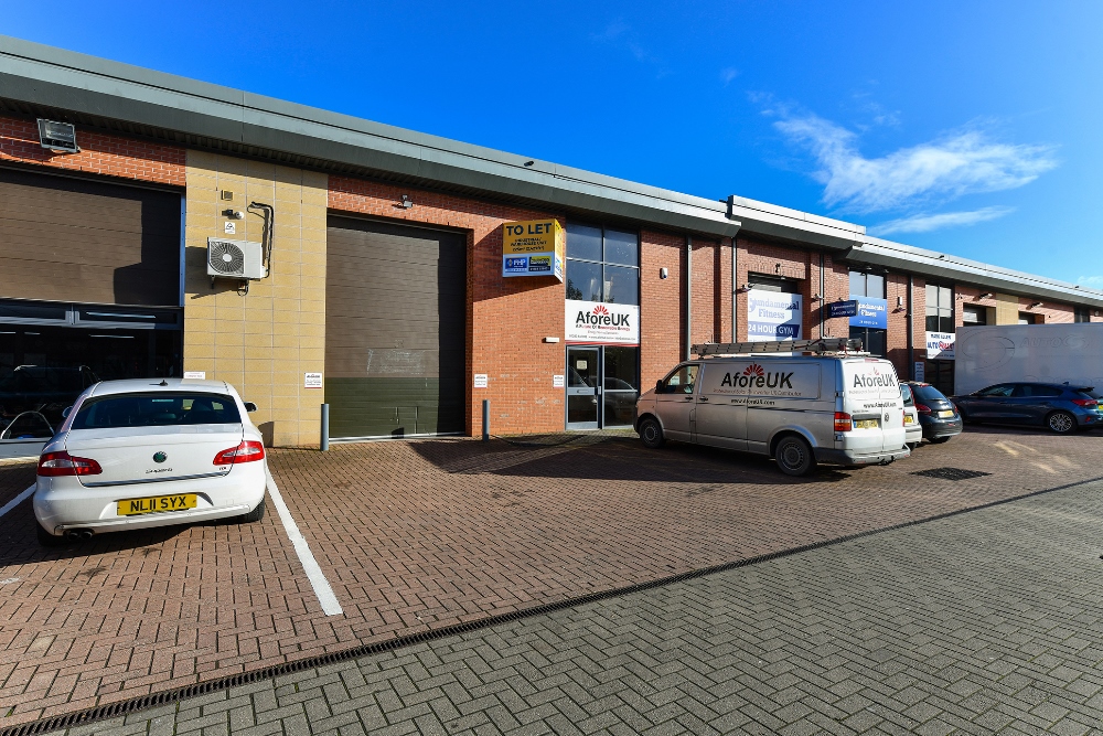 GOOD QUALITY WAREHOUSE UNIT AVAILABLE IN BURTON UPON TRENT - FHP FHP