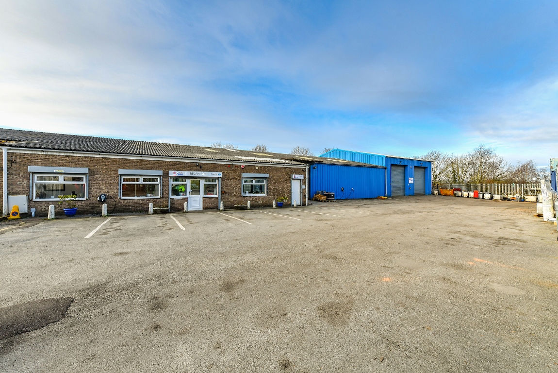INDUSTRIAL/WAREHOUSE UNIT CLOSE TO JUNCTION 28 OF THE M1 MOTORWAY ...