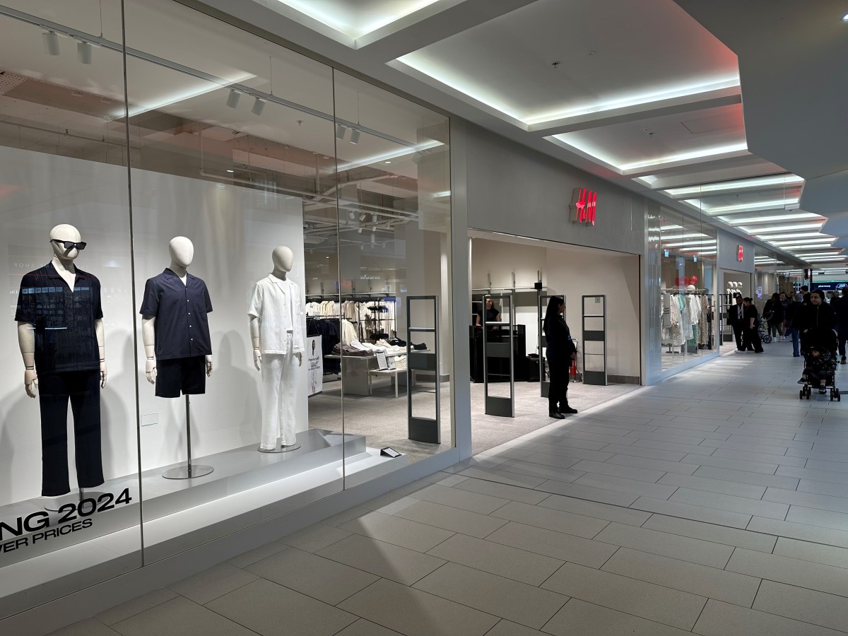 H&M OPEN IN VICTORIA CENTRE, NOTTINGHAM - FHP FHP