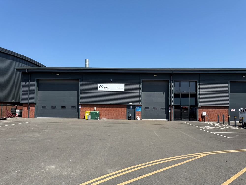 MODERN INDUSTRIAL/WAREHOUSE UNIT TO LET IN CLAY CROSS - FHP FHP